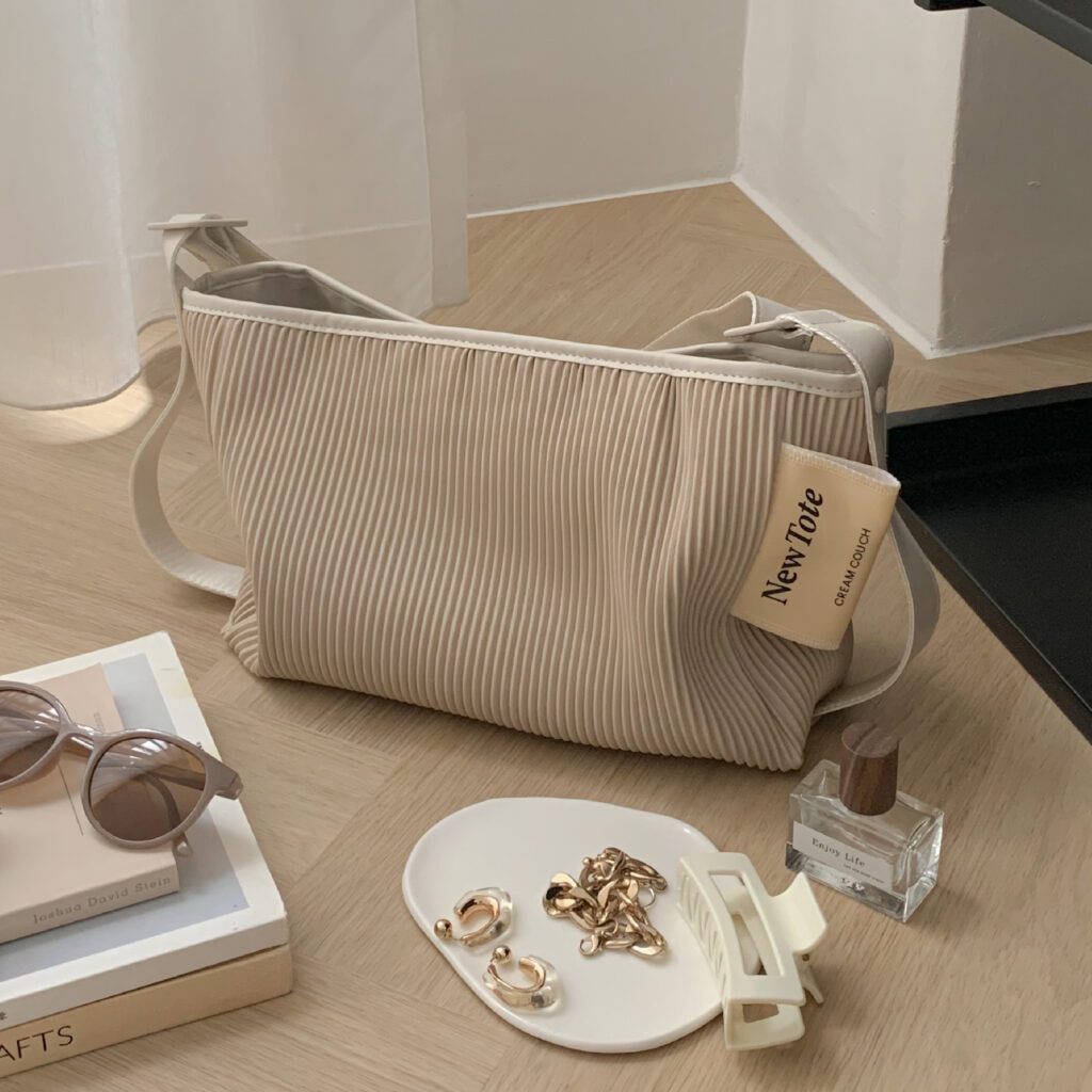 New Tote Midi – Cream Couch