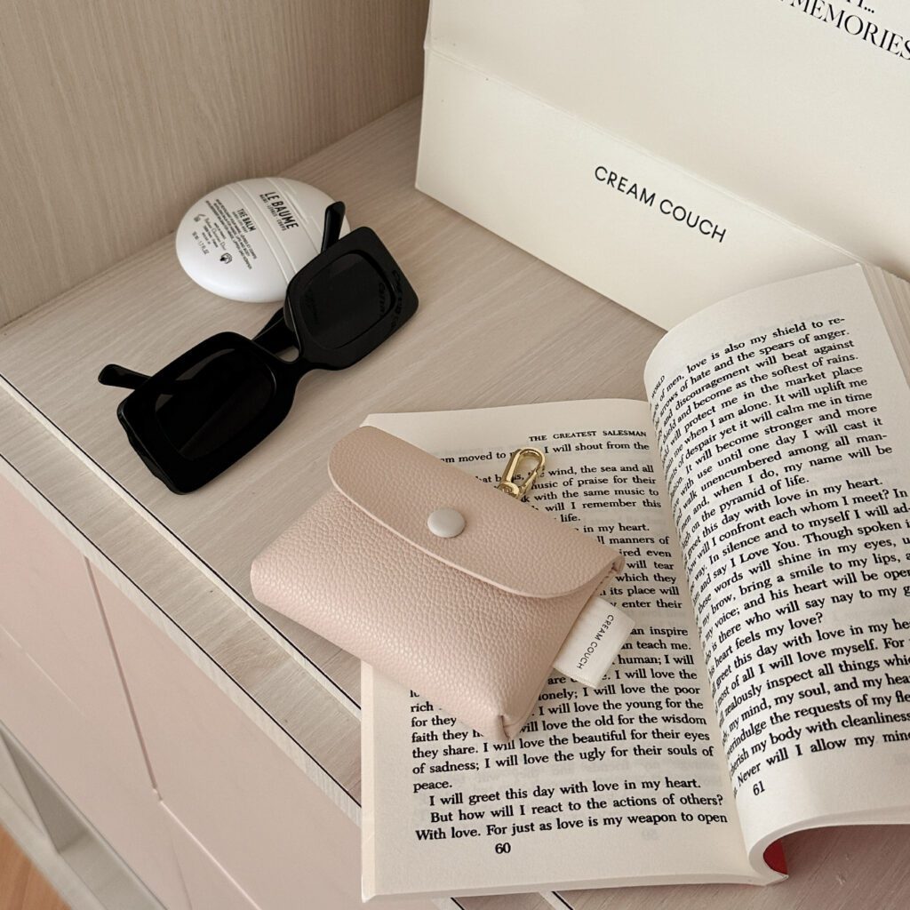 Signature Mini Pouch – Cream Couch