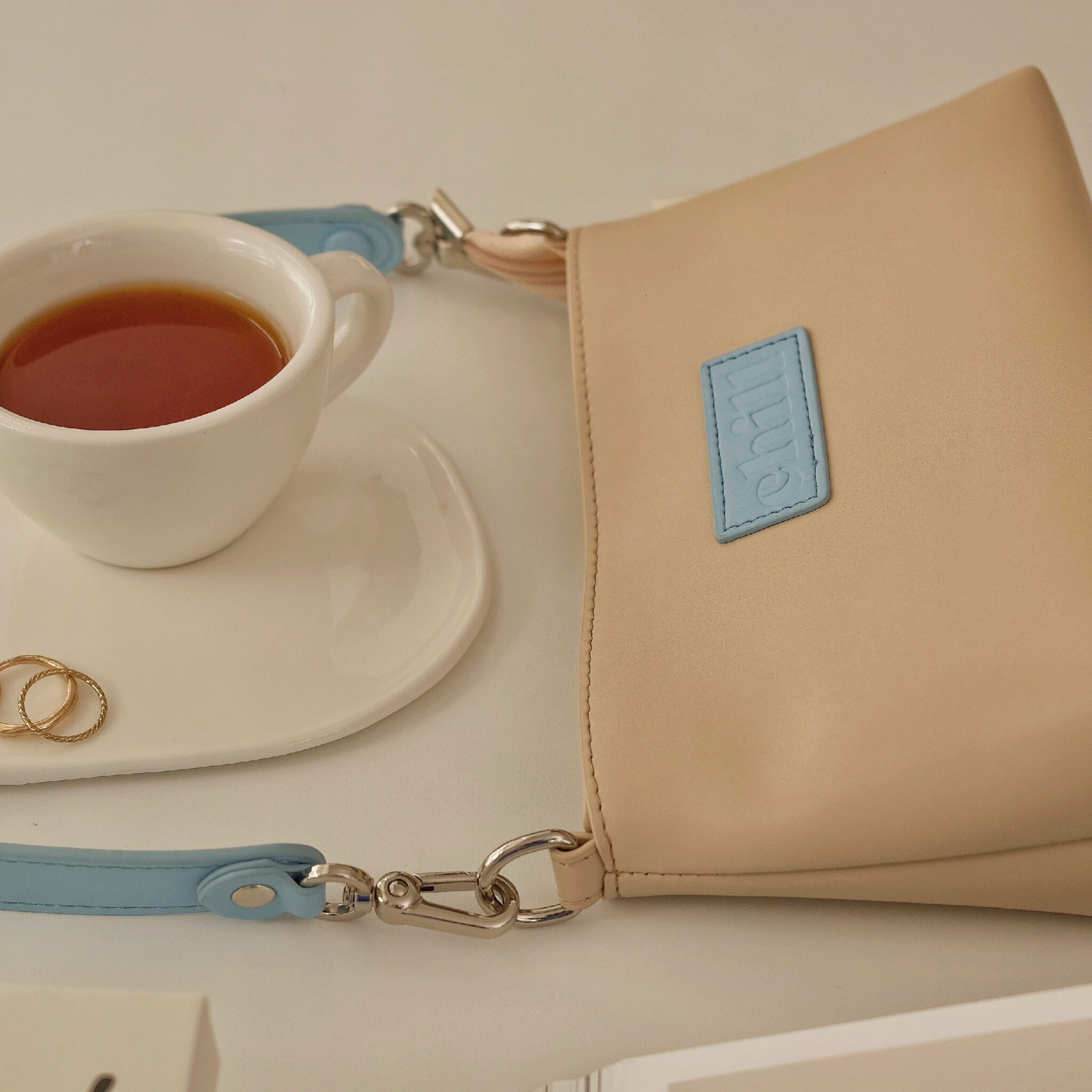 Mini Fluffy Cream 2.0 – Cream Couch