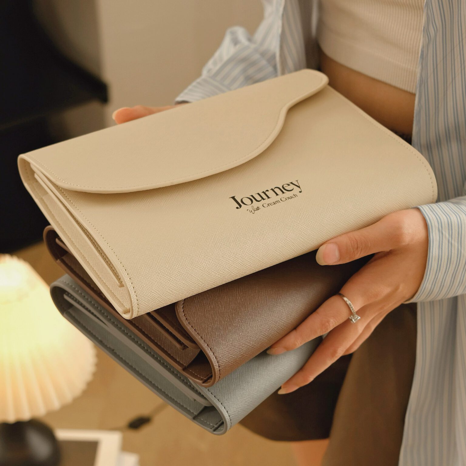 Classique Pouch – Cream Couch