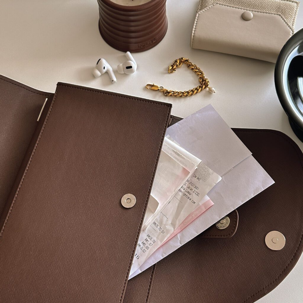 Classique Pouch – Cream Couch