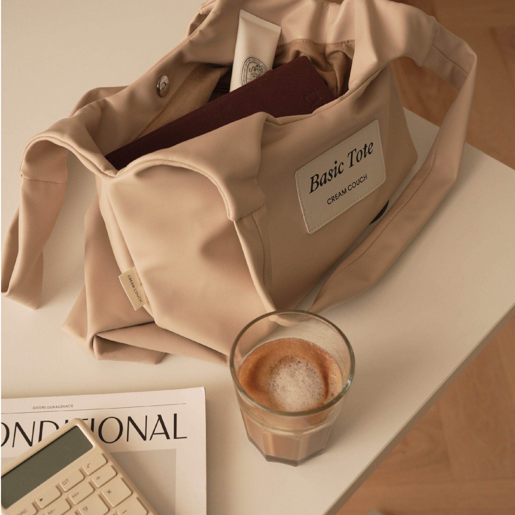 Basic Tote S – Cream Couch