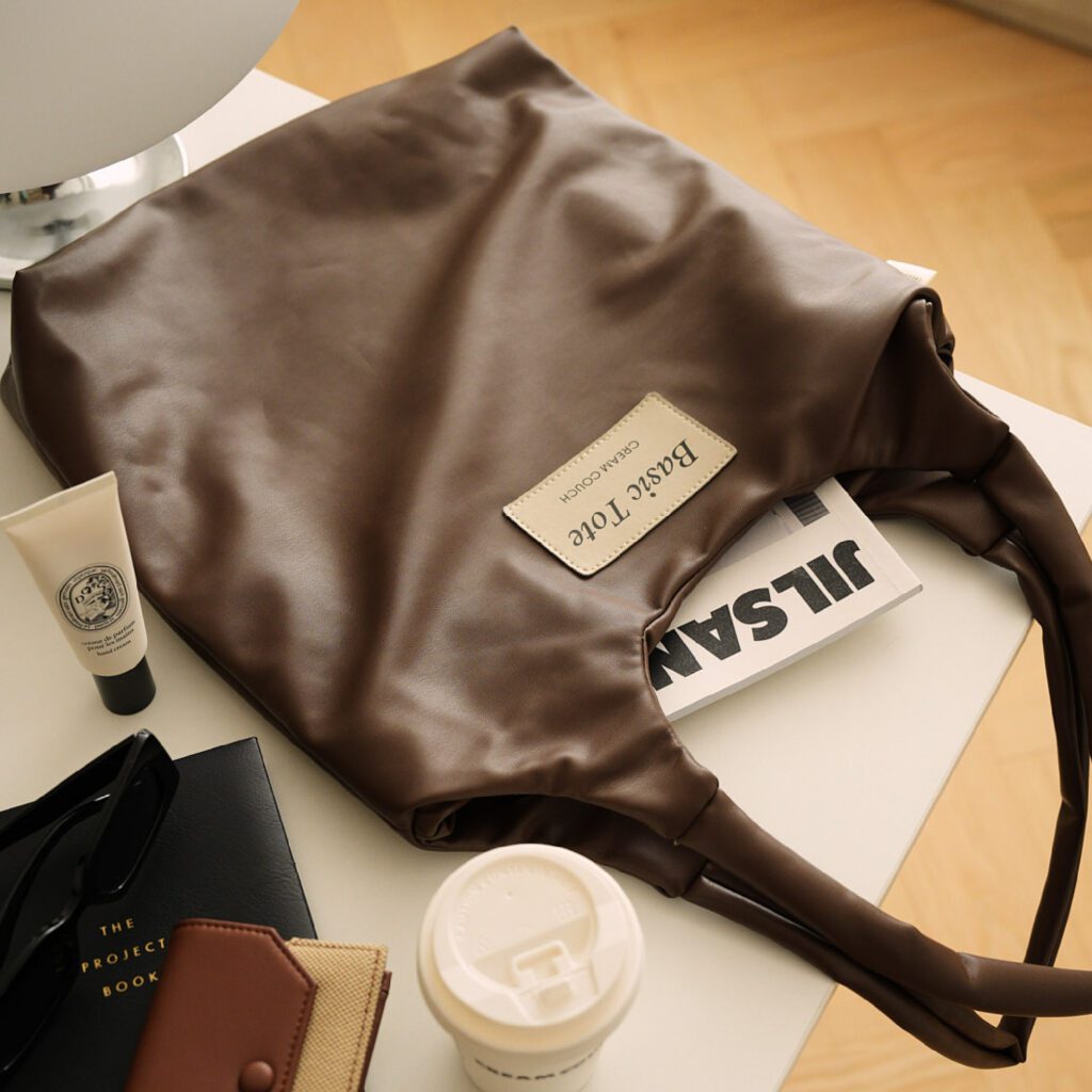 Basic Tote S – Cream Couch